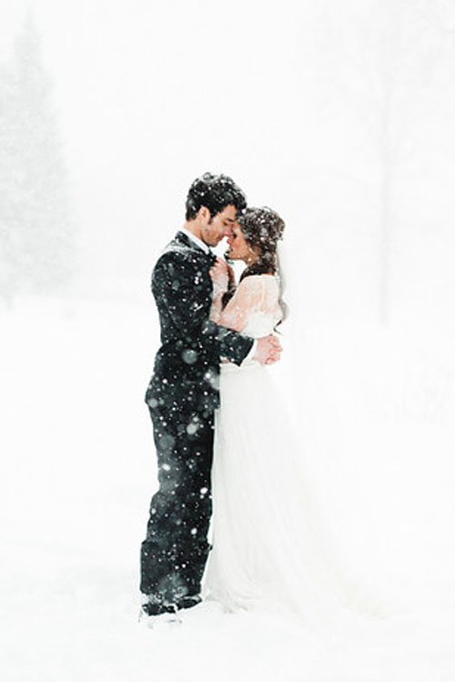 19 Super Fun Winter Wedding Ideas You Have to See | Woman Getting Married