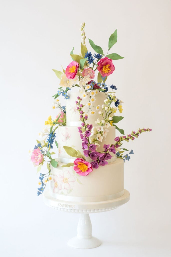 21 Floral Wedding Cakes We Love | Woman Getting Married