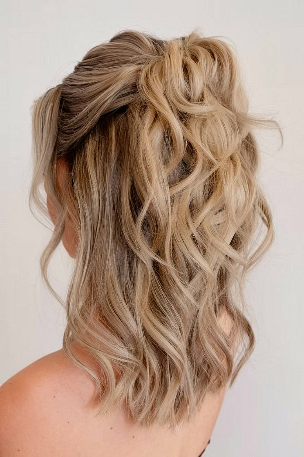 20 Gorgeous Bridesmaid Hairstyles to Elevate Your Wedding Day Style